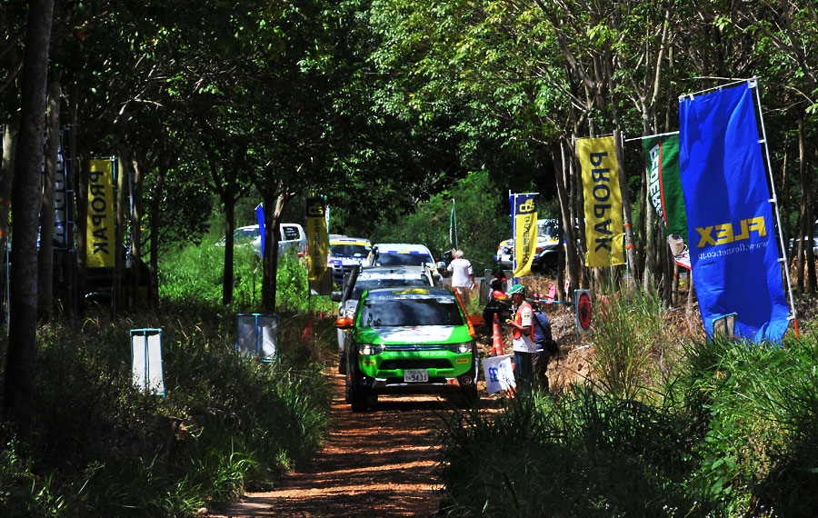 The Outlander PHEV ventures into the largest rally in Southeast Asia ...